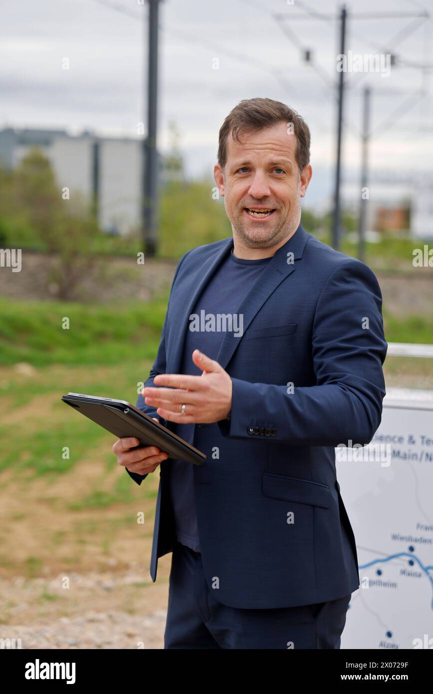 Niño mayor hi-res stock photography and images - Alamy