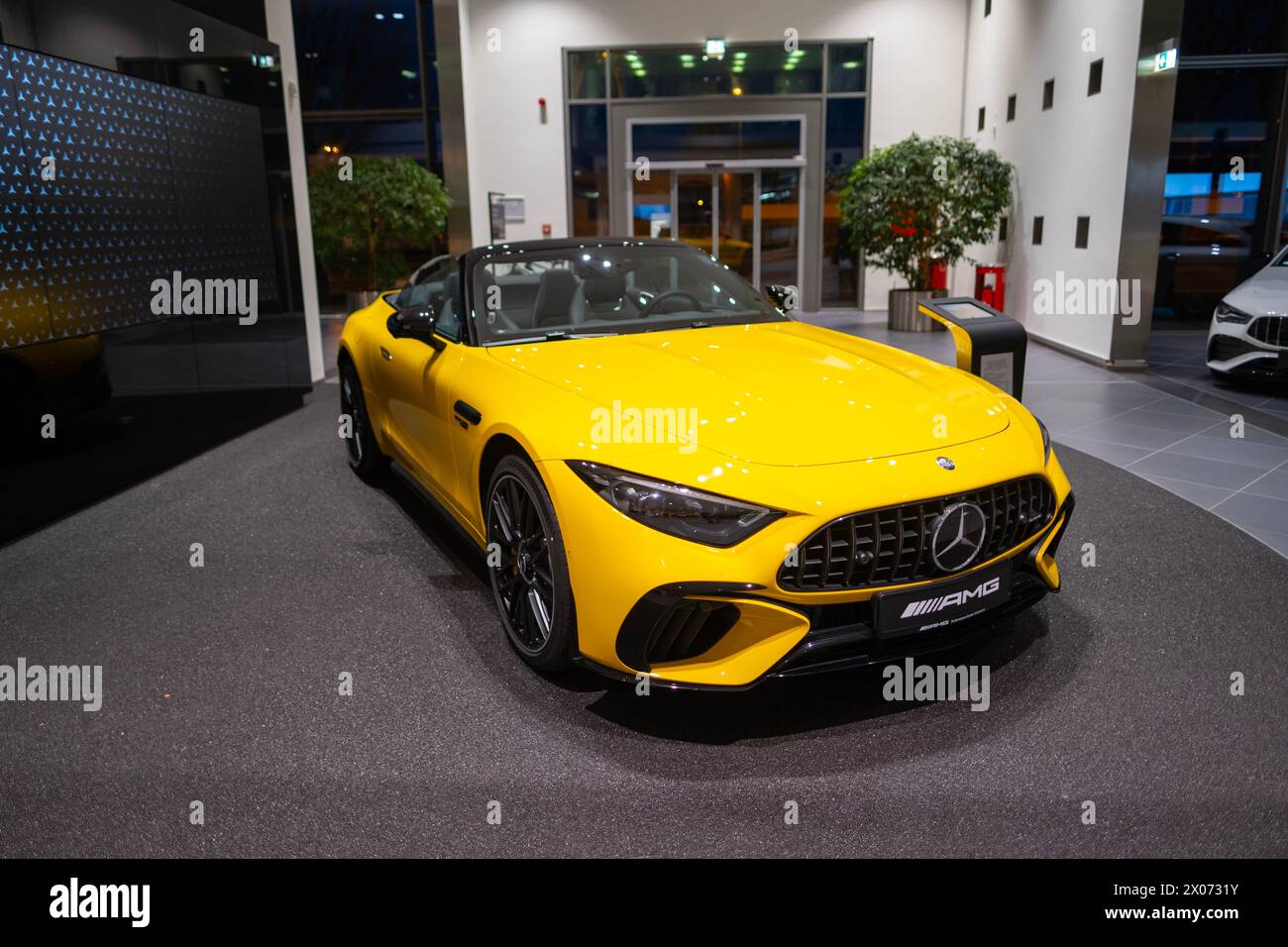 Mercedes amg sl hi-res stock photography and images - Alamy