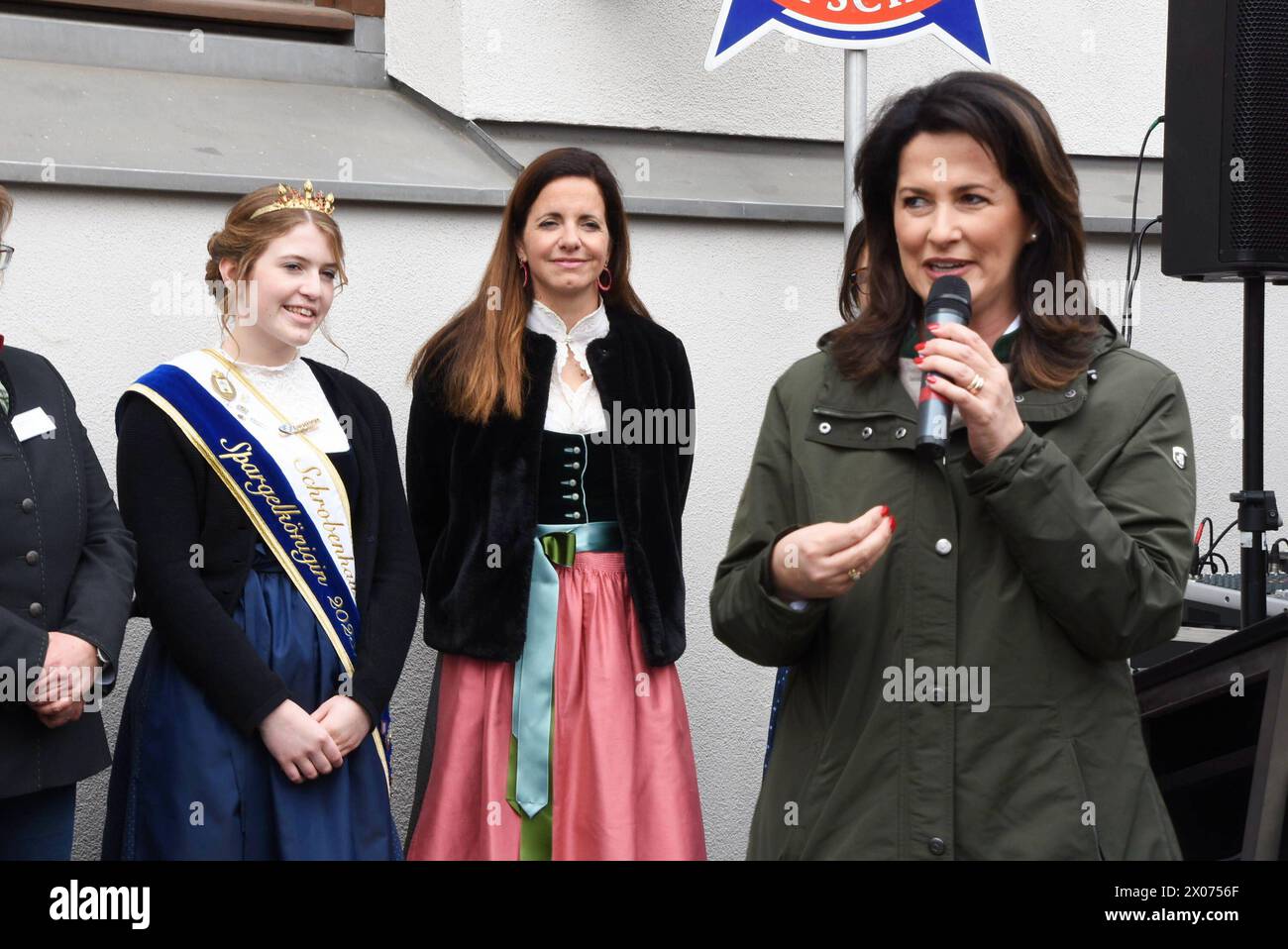 Natalie Fluhr Spargelkoenigin Kristina Frank Kommunalreferentin ...