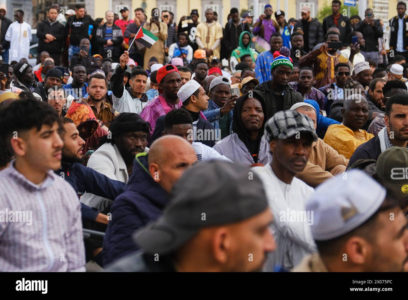 Eid al-Fitr, Napoli Eid al Fitr Muslim community members pray at Piazza ...