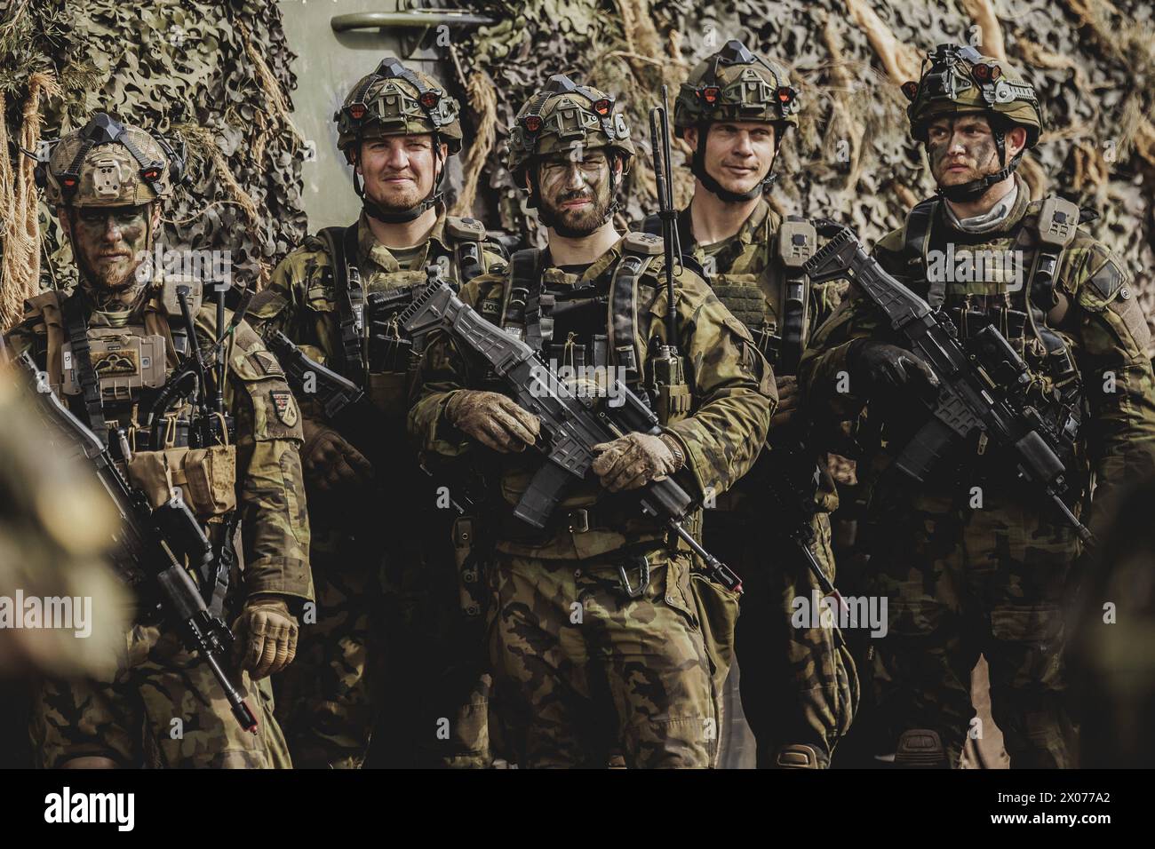Bewaffnete Soldaten, aufgenommen im Rahmen einer Uebung der Bundeswehr ...