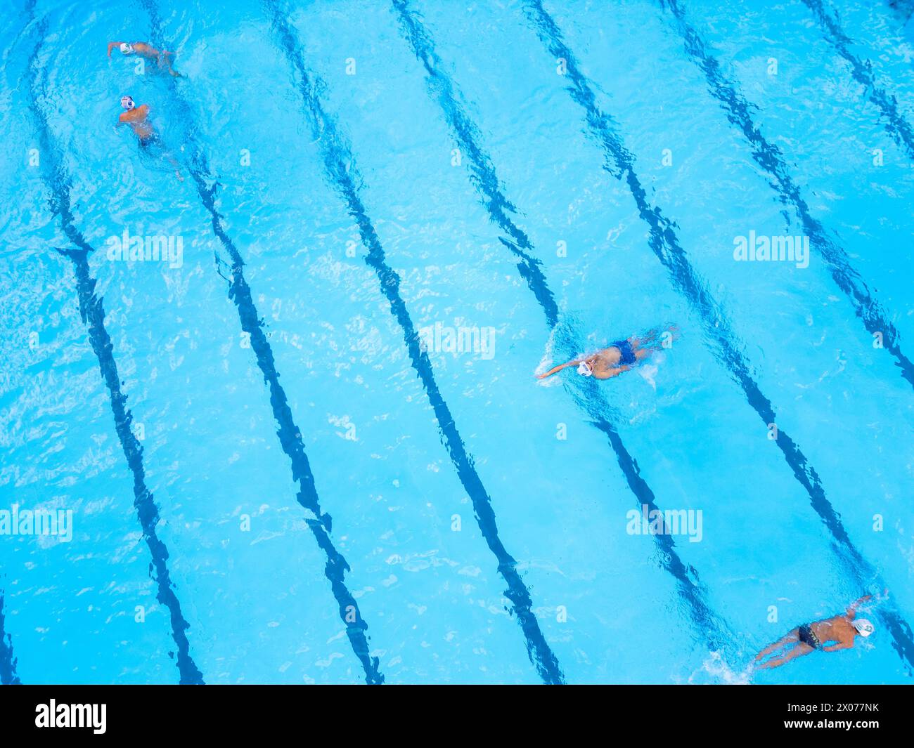 Community swimming pool people outdoors hi-res stock photography and ...