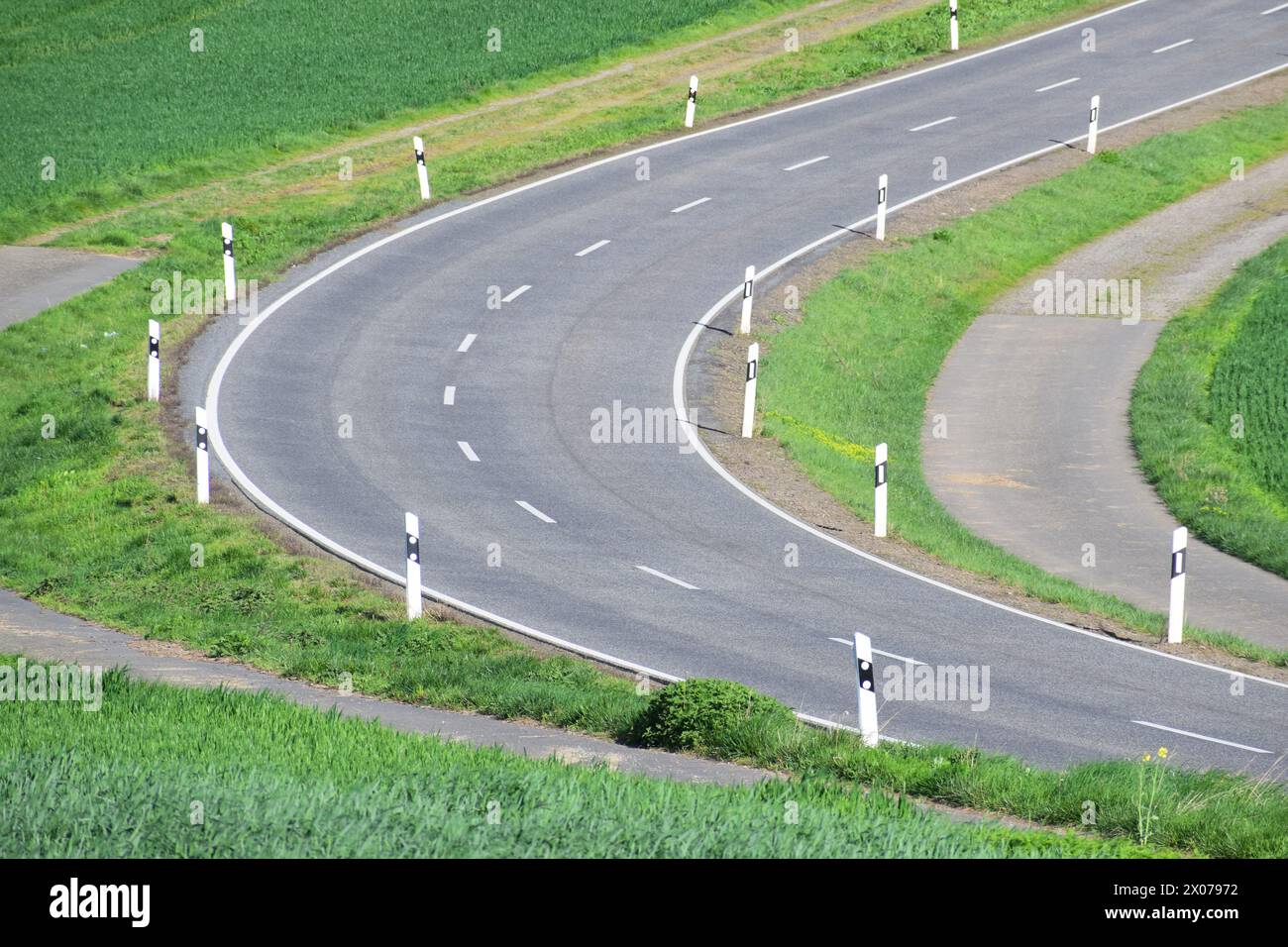 Winding countryside road curves hi-res stock photography and images - Alamy