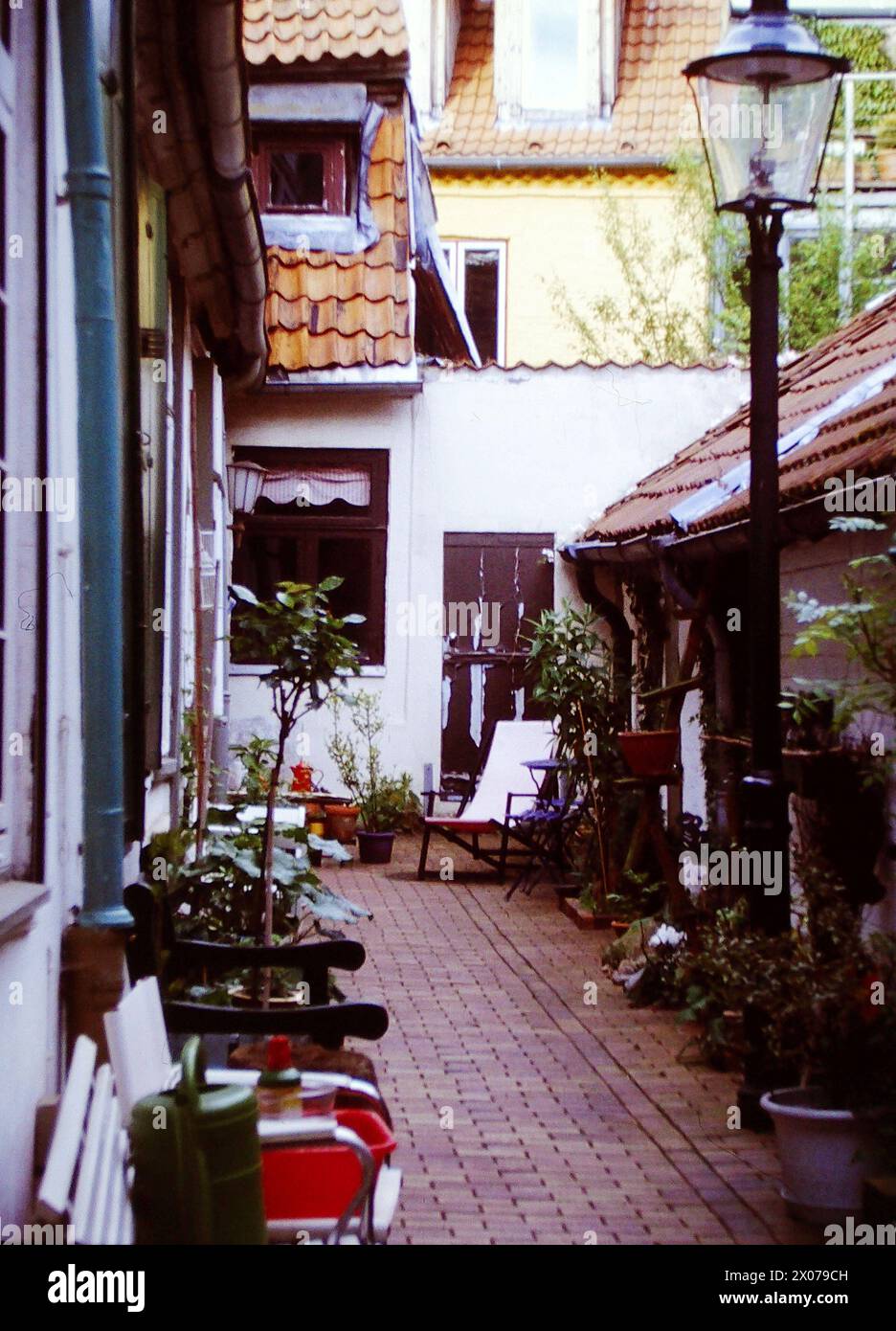 Blick in einen Zugang zu einem Hinterhof Luebecker Altstadt Hinterhoefe ...