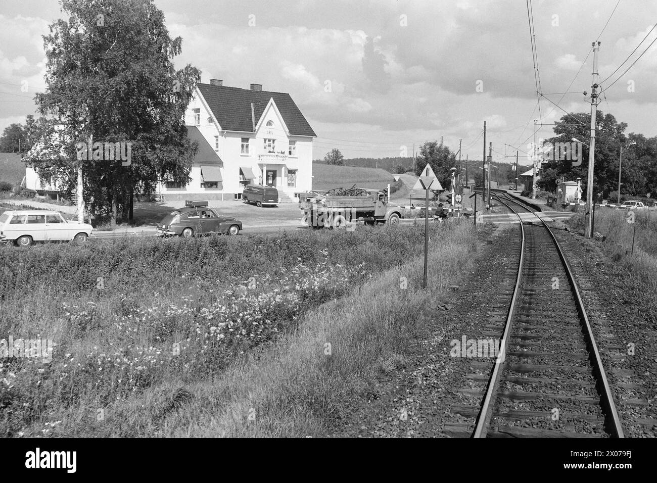 Actual 31 - 4 - 1973: The death traps along the railway trackLocomotive ...