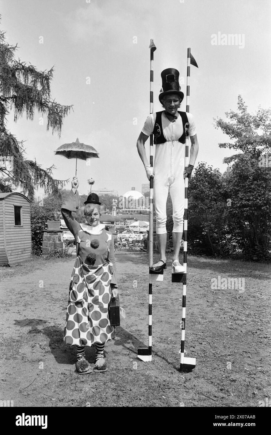 Current 31 - 3 - 1973: Clowns in the parkClowning in the park This year ...