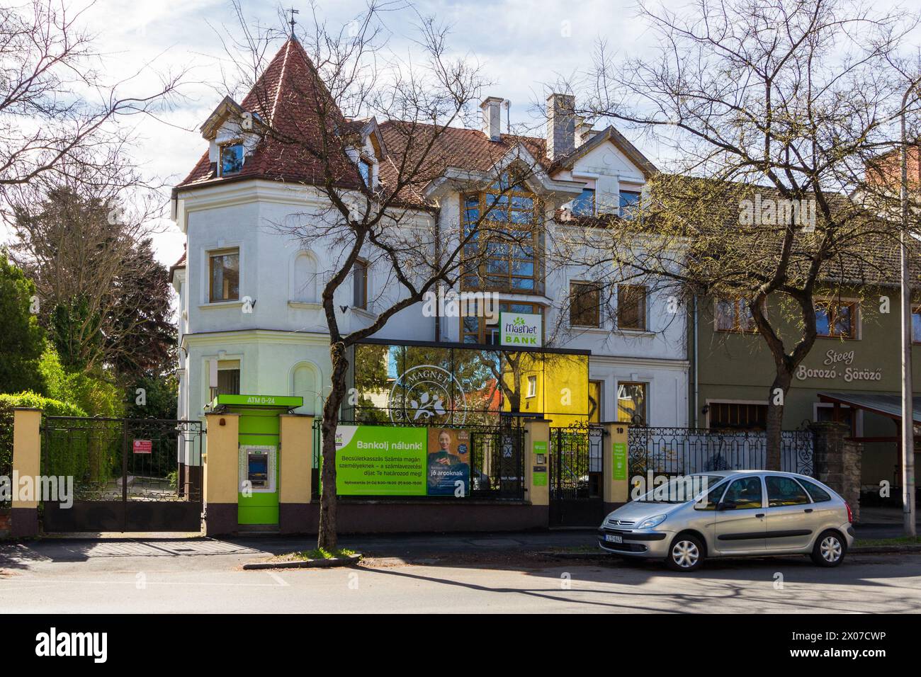 Magnet bank hungary hi-res stock photography and images - Alamy