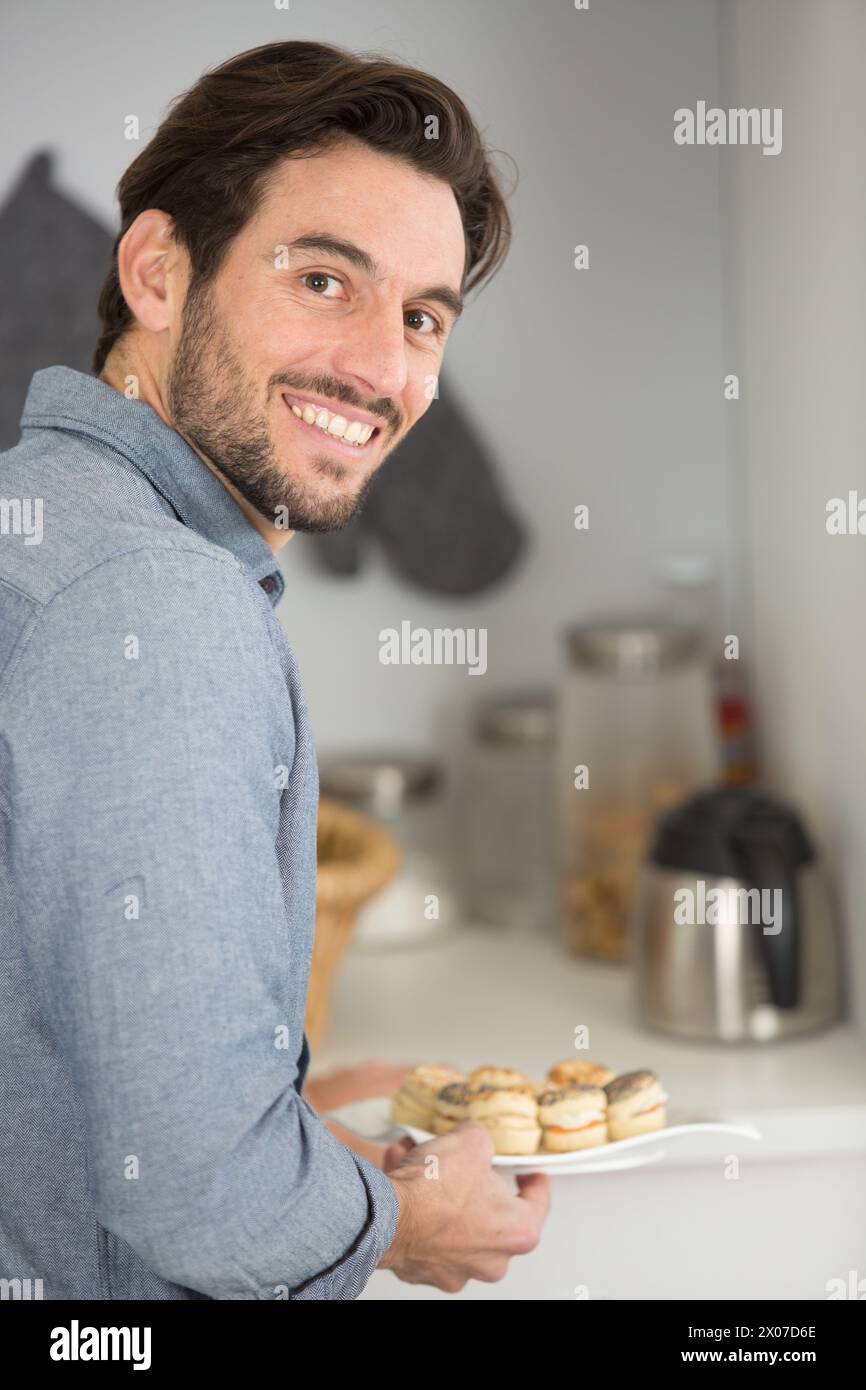 Man carrying plate food hi-res stock photography and images - Alamy