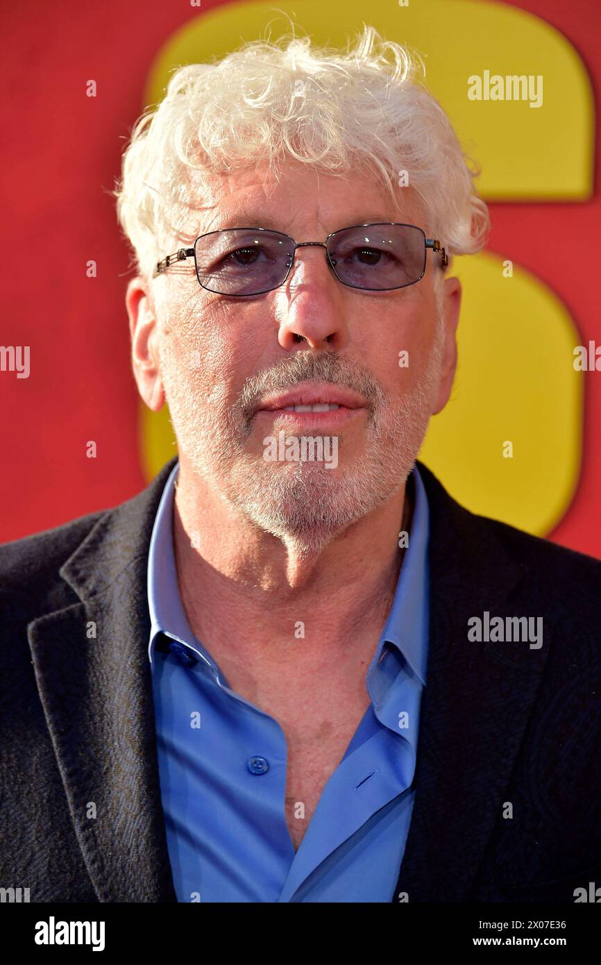 Niv Fichman bei der Premiere der HBO-Miniserie The Sympathizer im ...