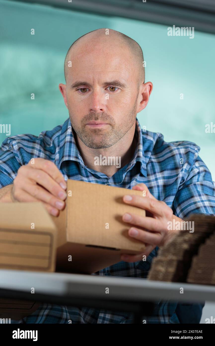 a man preparing cardboard boxes Stock Photo - Alamy