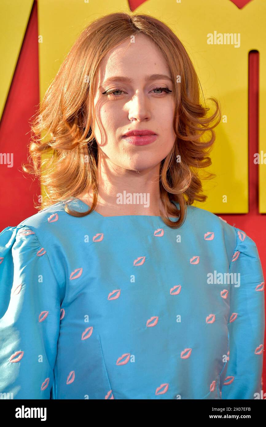 Siena Werber bei der Premiere der HBO-Miniserie The Sympathizer im ...