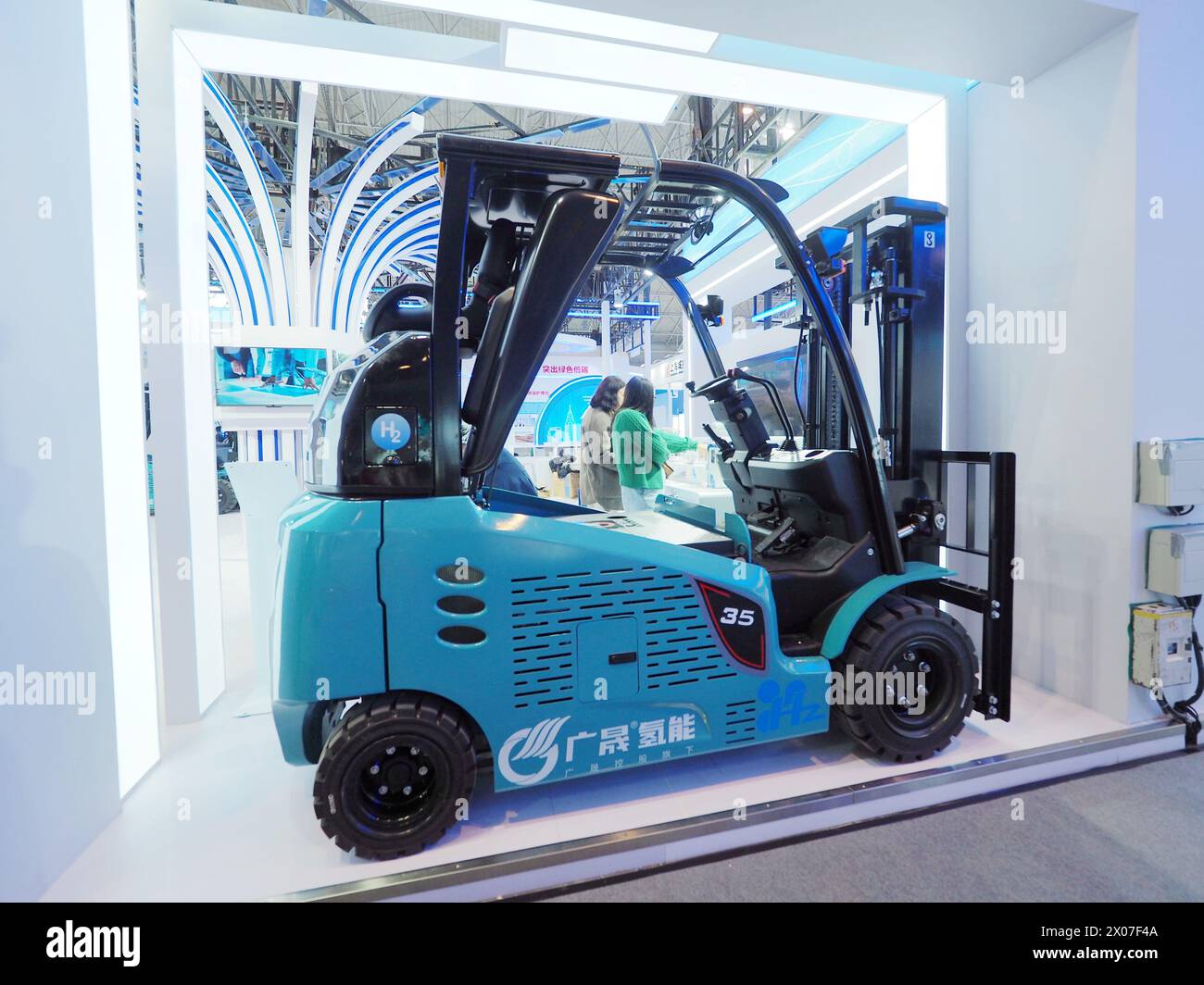 Fuel cell forklift hi-res stock photography and images - Alamy