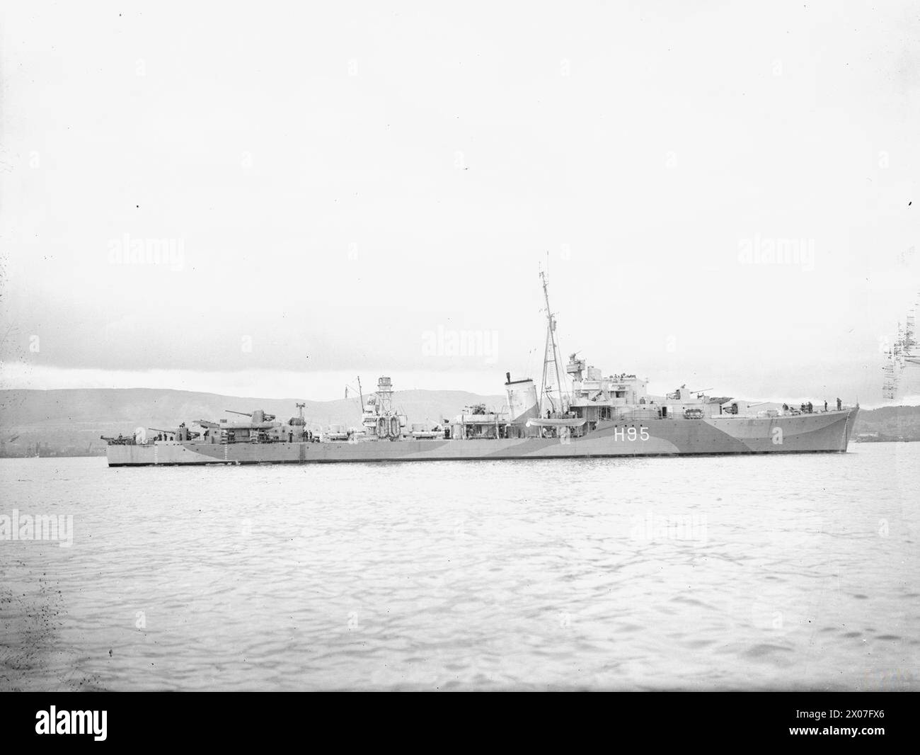 HMS ROEBUCK, INTERMEDIATE DESTROYER. 2 AUGUST 1943, GREENOCK Stock ...