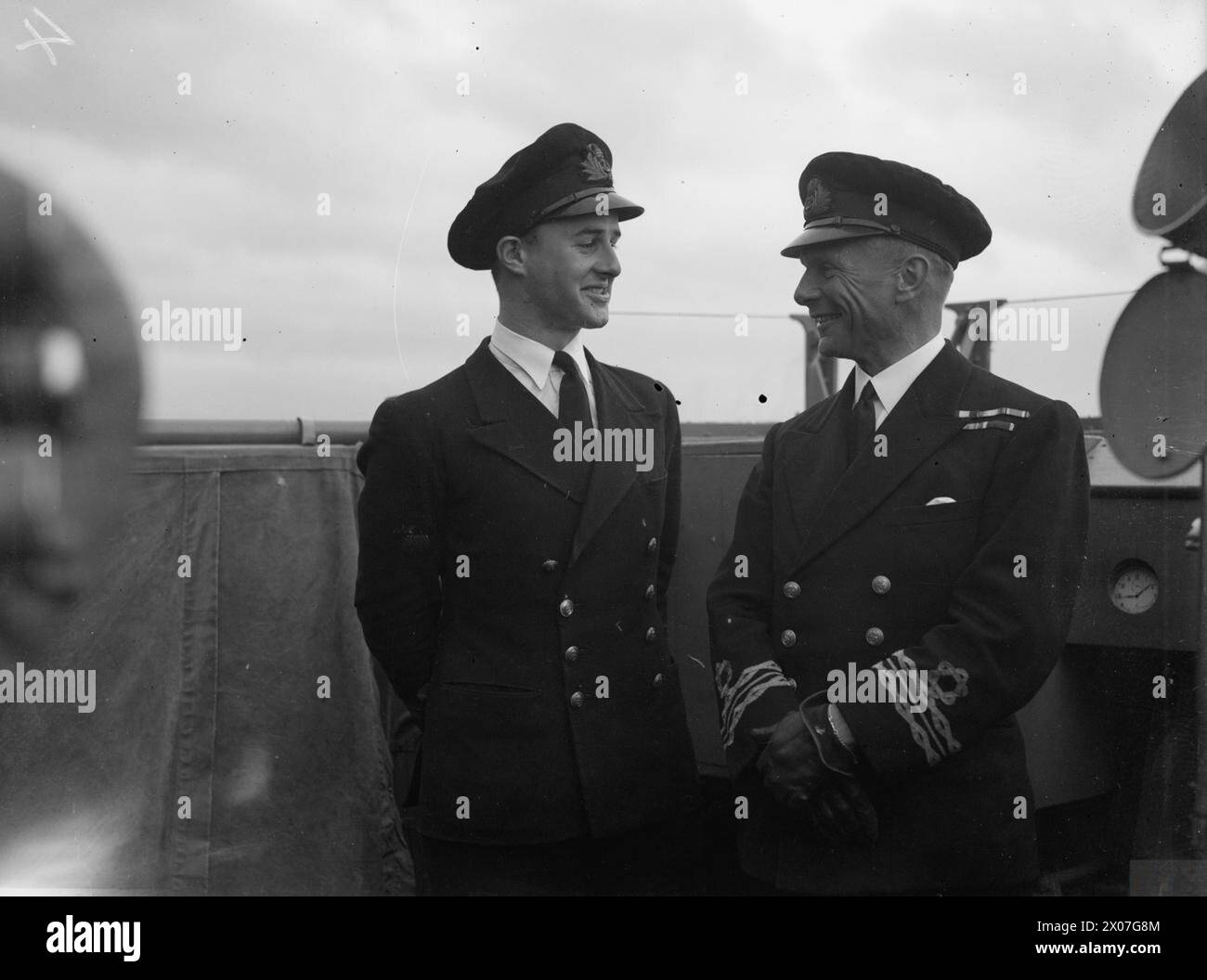 DESTROYER RAMS U-BOAT. 12 OCTOBER 1943, GREENOCK. HMS KEPPEL, ONE OF ...