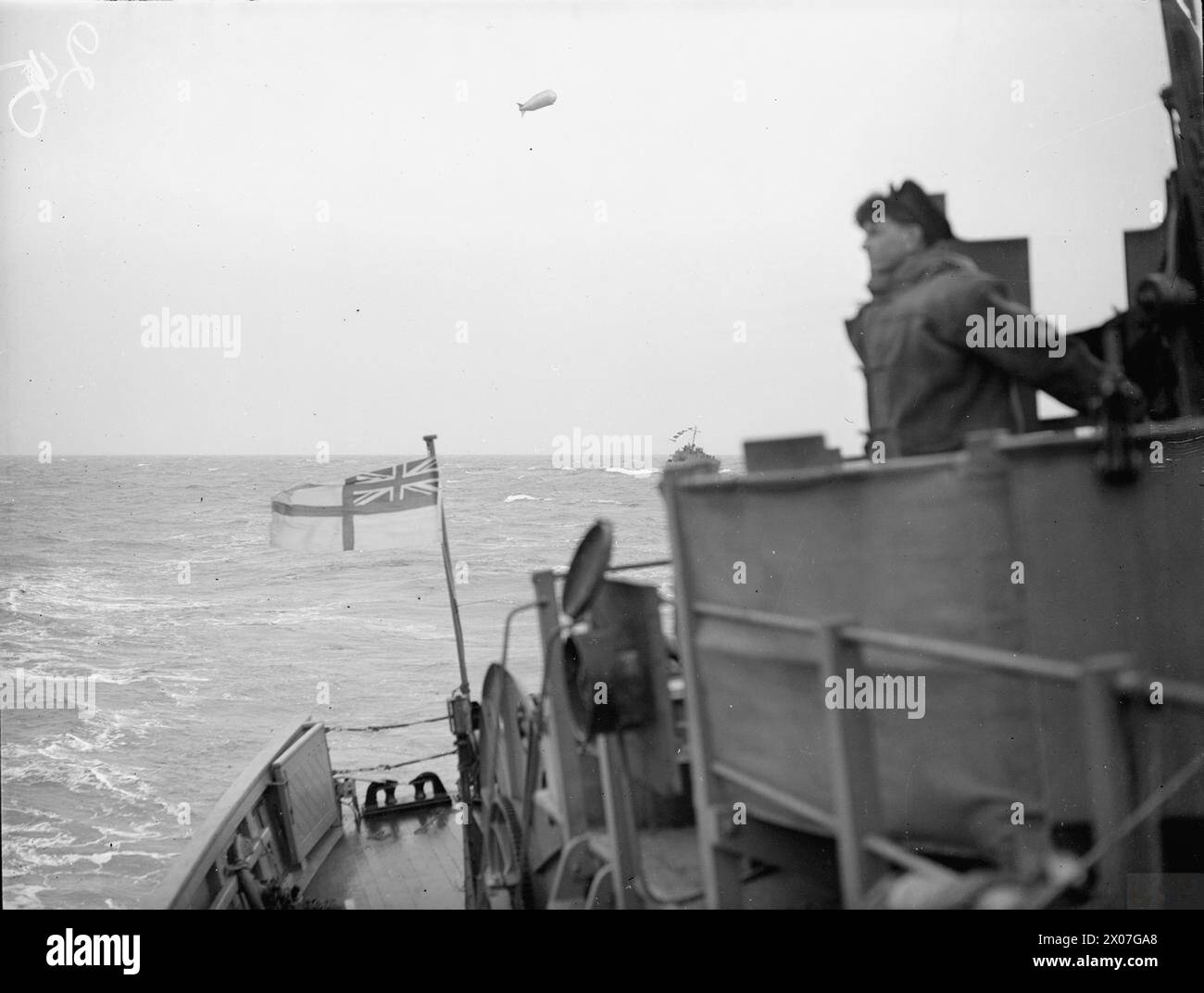 LIFE IN A MOTOR MINESWEEPER ON THE NORTH SEA. MARCH 1943, ON BOARD HM ...