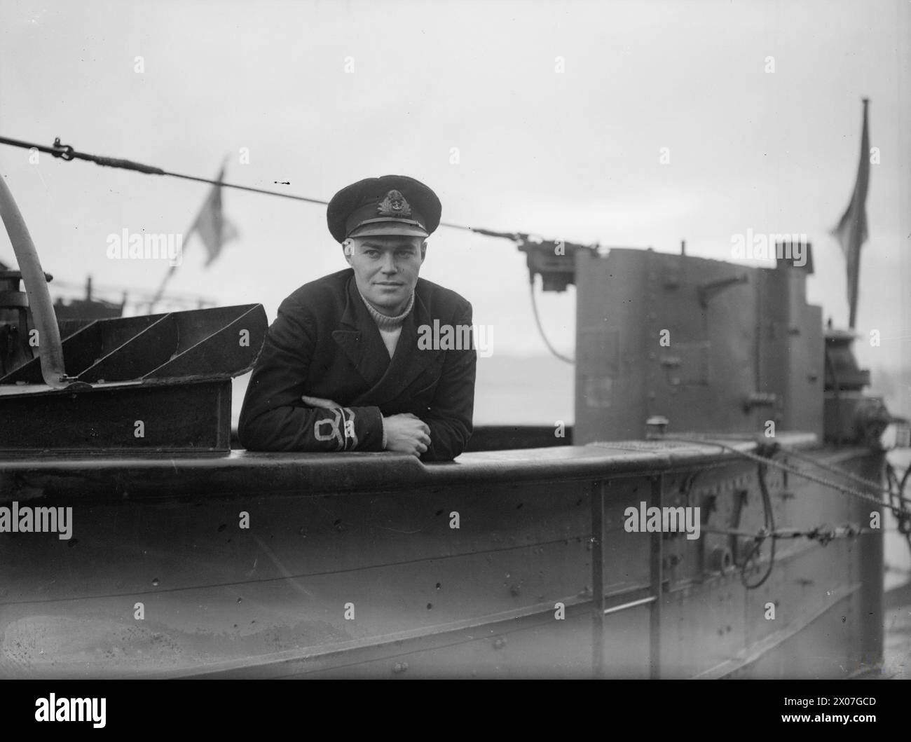 Lieut Commander Frederick Sherwood, DSC, RCNVR, becomes the first RNVR ...