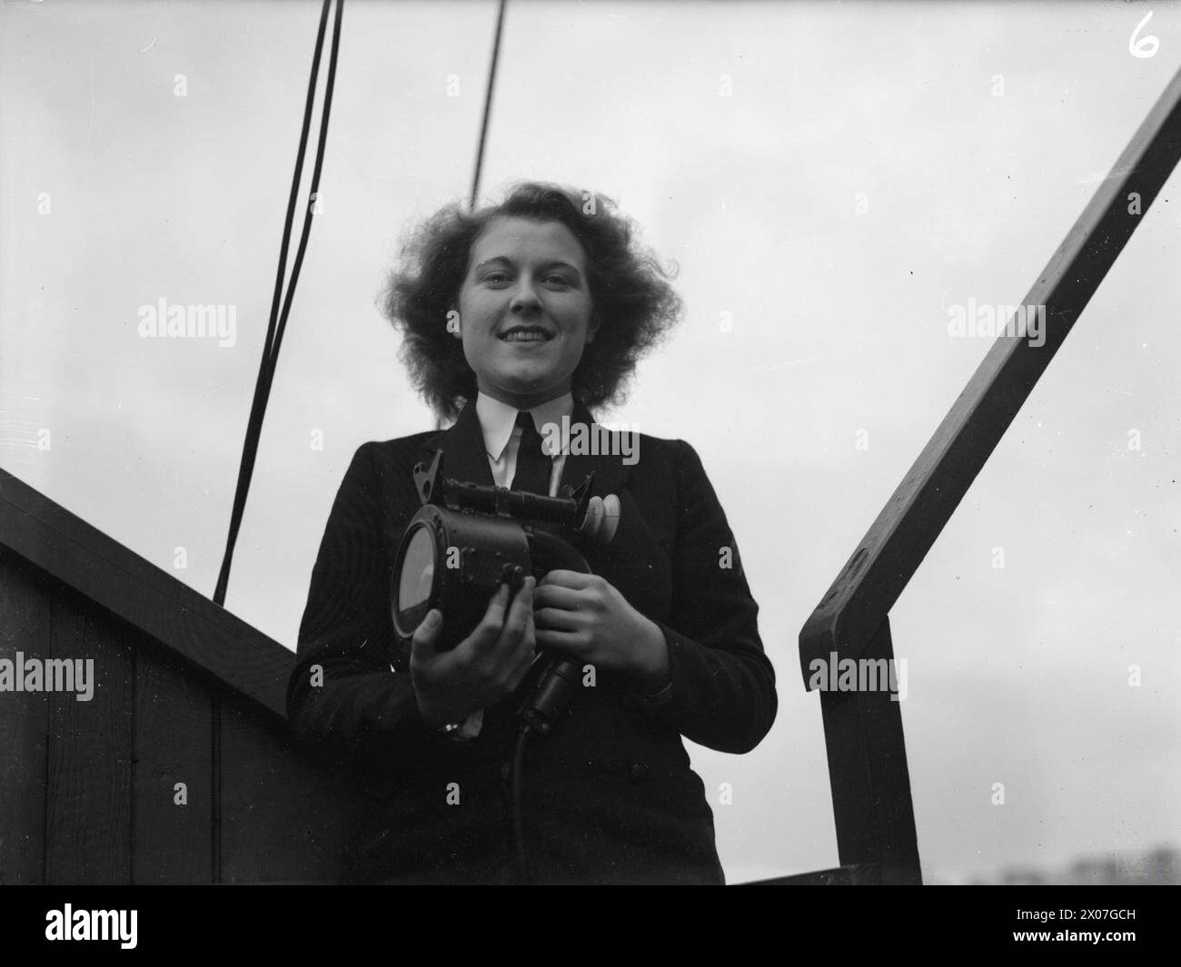 WREN SAVES SHIP. 21 OCTOBER 1943, GREENOCK. V/S WREN VERA HOLLAND, AGED ...