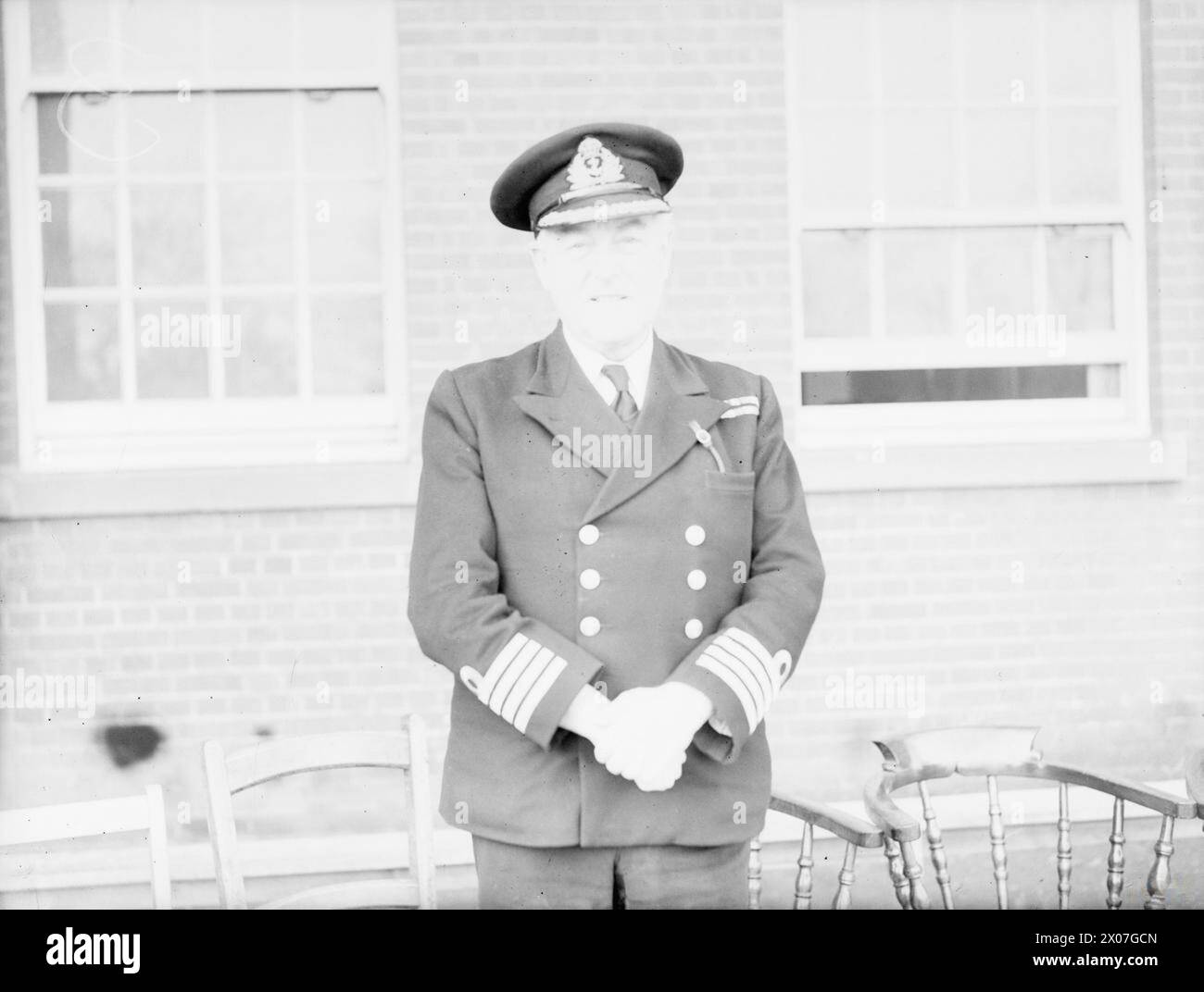 CHIEF OF NAVAL STAFF HARWICH. 8 DECEMBER 1944, HARWICH. - Captain R M ...