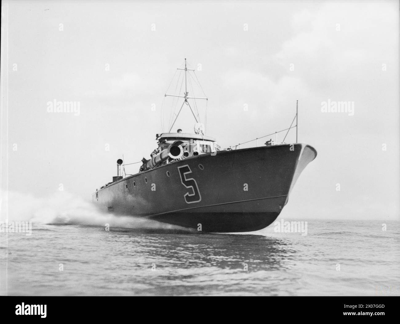 MOTOR TORPEDO BOATS. - MTB 5 at speed Royal Navy, MTB 252, Motor ...