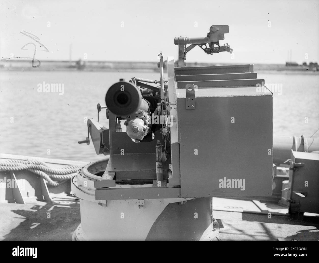 THE MARK VII 6-POUNDER GUN WITH MOLLINS EQUIPMENT. 15 AUGUST 1944, HMS ...