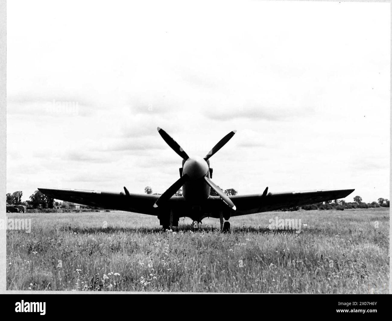 SPITFIRE [Supermarine] F. Mark XII - Original wartime caption: 1735hp ...