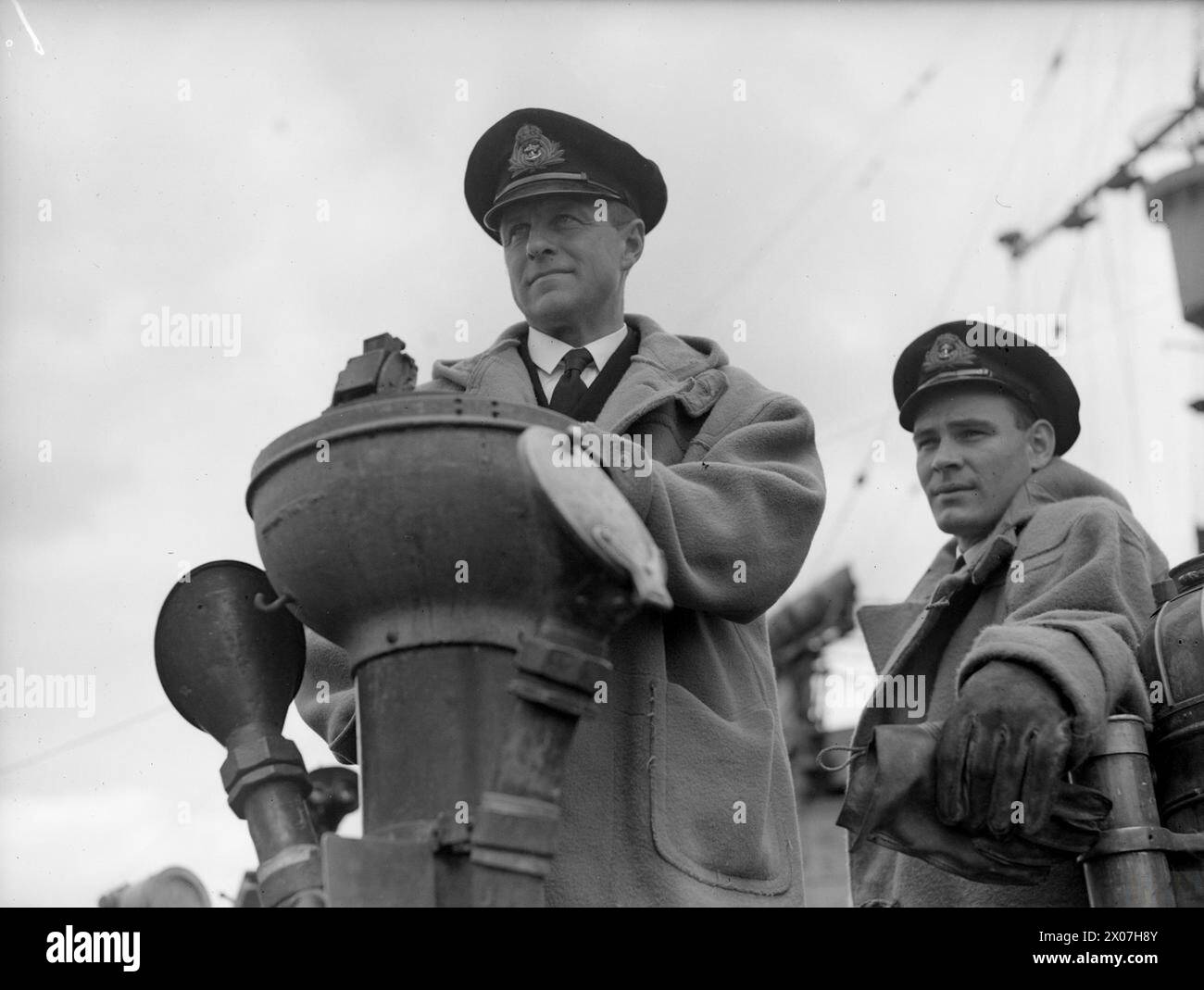THE ALLIED NAVIES IN BRITAIN, 1939-1947 - Lieutenant Commander J. R ...