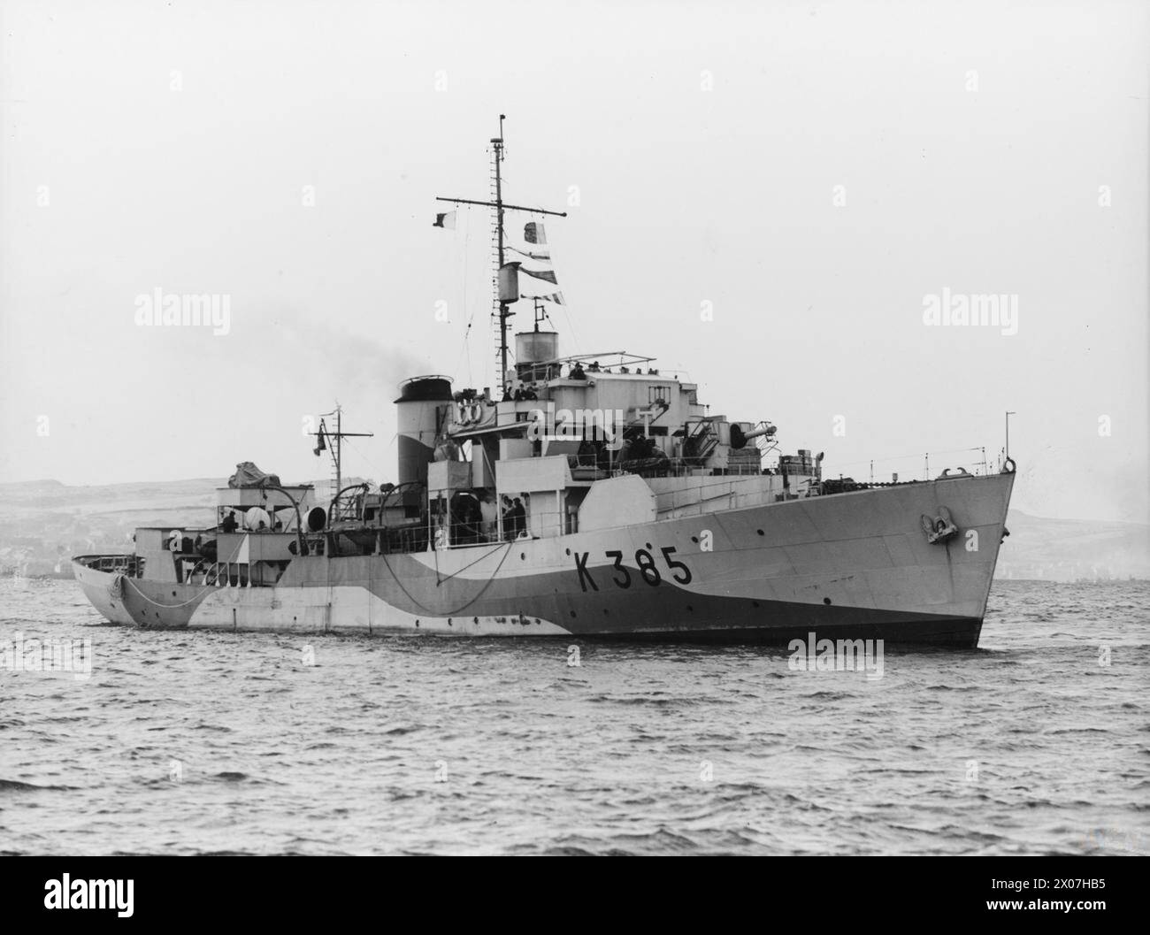 HMS ARABIS - Modified Flower Class Corvette HMS ARABIS at low speed in ...