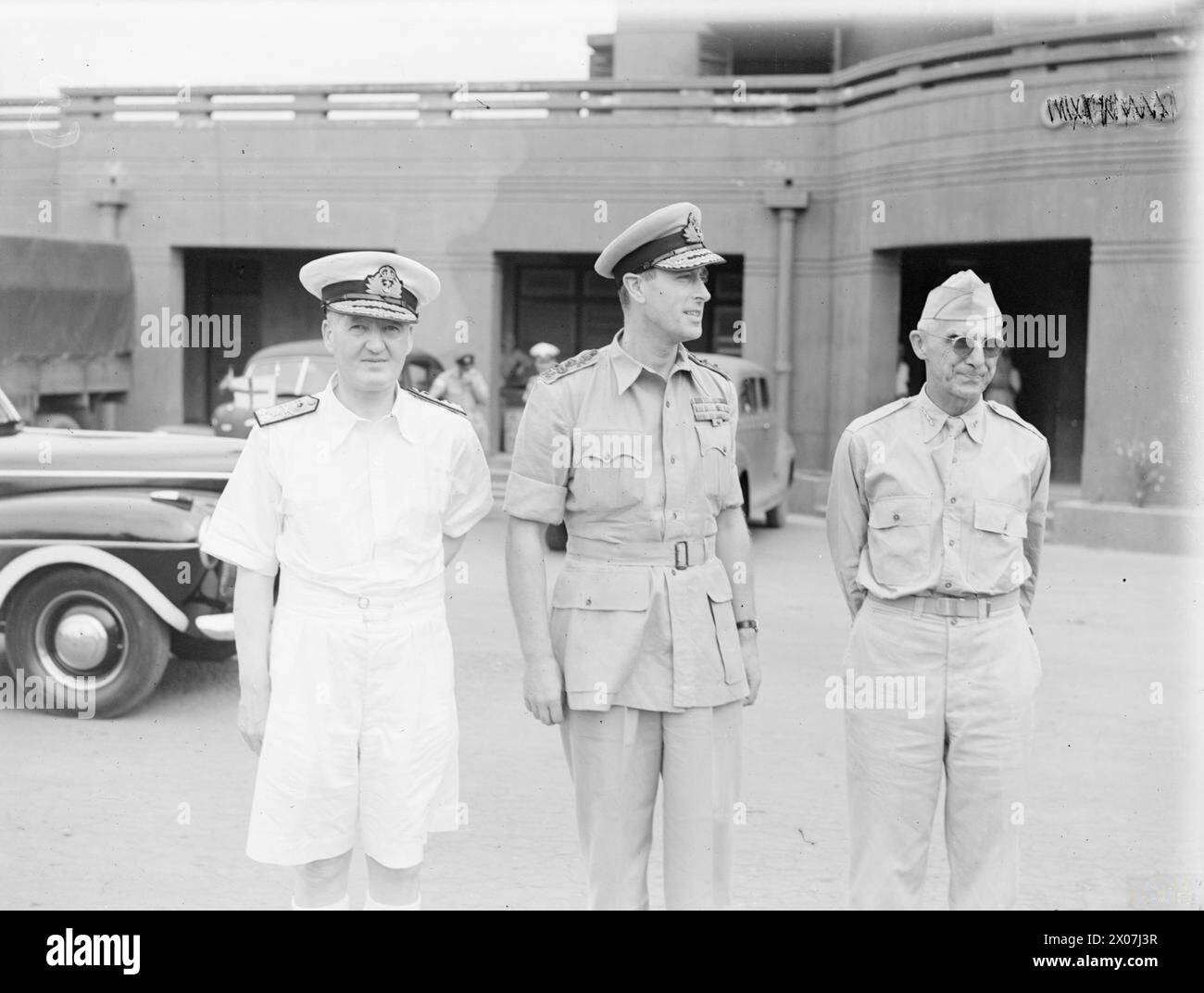 ADMIRAL MOUNTBATTEN MEETS NEW EASTERN FLEET C IN C. 24 AUGUST 1944 ...