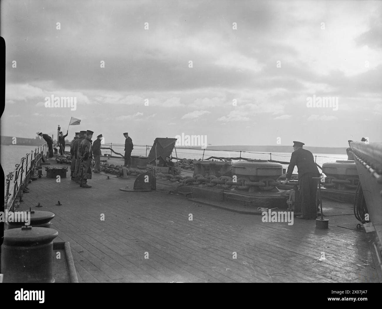 ON BOARD THE BATTLESHIP HMS RODNEY AT SEA. 1940. - The cable party ...