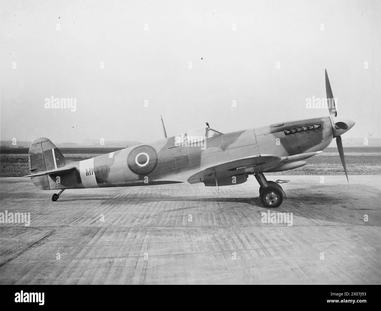 ROYAL AIR FORCE AIRCRAFT OF THE INTERWAR PERIOD - Spitfire LF Mk.9 ...