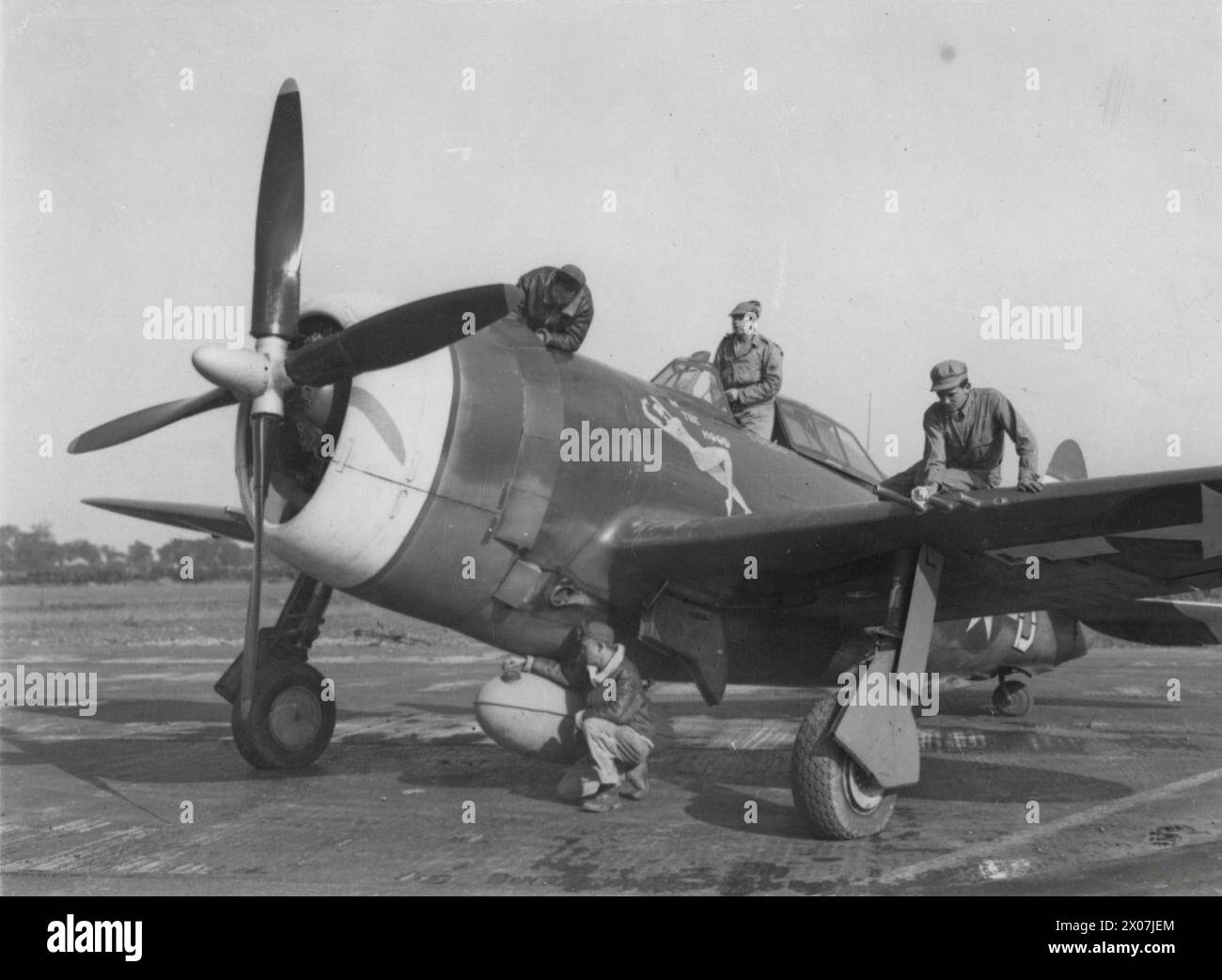 UNITED STATES EIGHTH AIR FORCE IN BRITAIN, 1942-1945 - Four ground crew ...