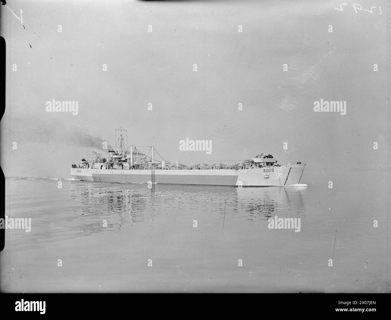 LST (3) 3009 - Underway LST (3) 3009 renamed REGINALD KERR Stock Photo ...