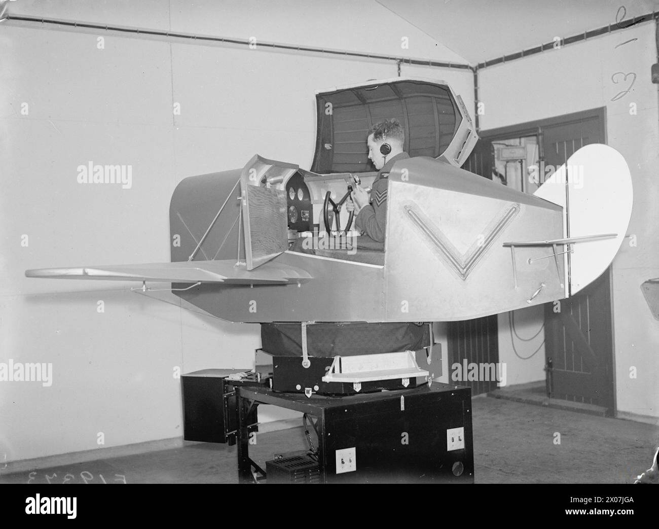 THE BRITISH ARMED FORCES IN NORTHERN IRELAND, 1920 - 1980 - The 'Link' Trainer used for ...