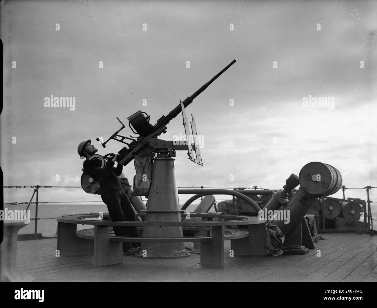 THE ROYAL NAVY DURING THE SECOND WORLD WAR - The latest 20 mm Oerlikon ...