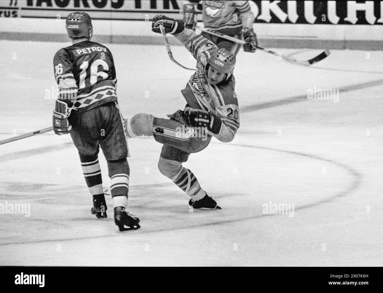 WORLD CHAMPIONSHIP ICE HOCKEY IN SWEDEN 1981.Vladimer Petrov presses on ...