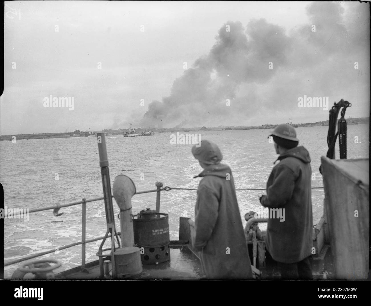 Crew members tank landing hi-res stock photography and images - Alamy