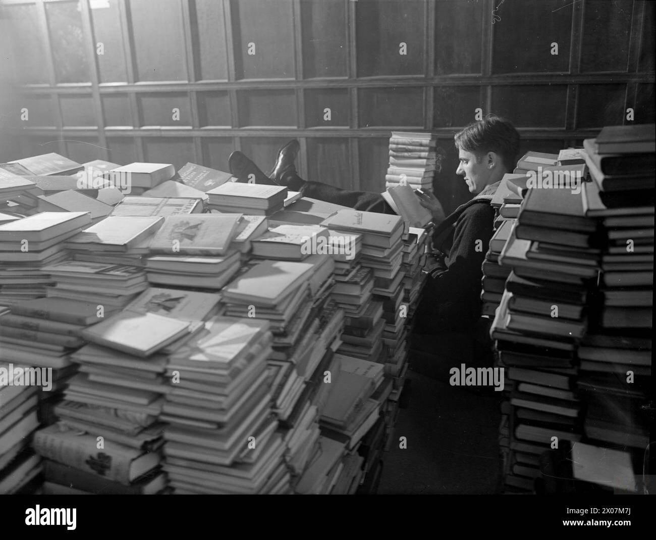 NEW LONDON HEADQUARTERS FOR ROYAL NAVAL WAR LIBRARIES. 3 MAY 1944 ...