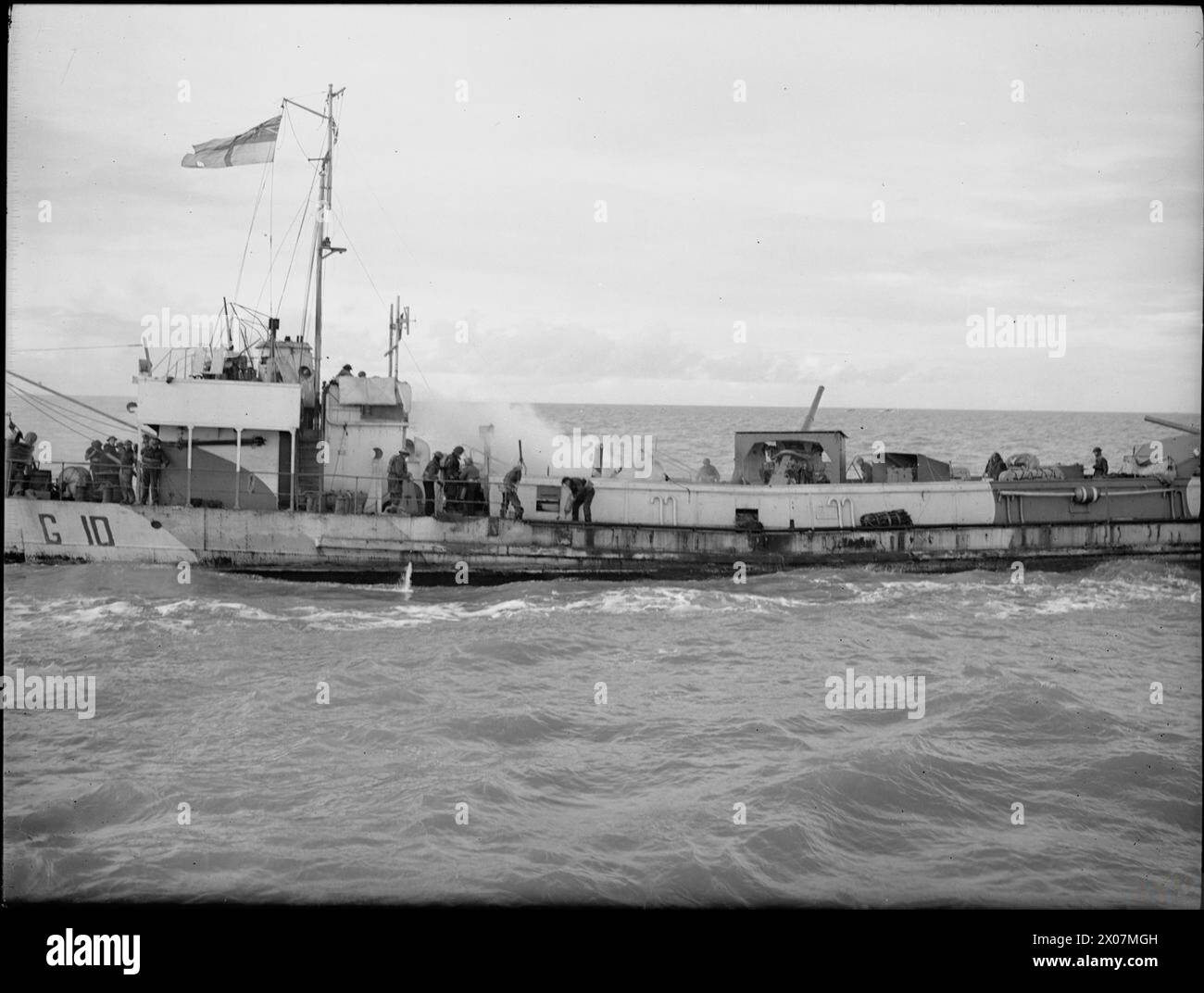 THE ROYAL NAVY DURING THE SECOND WORLD WAR - Fighting to get a fire ...