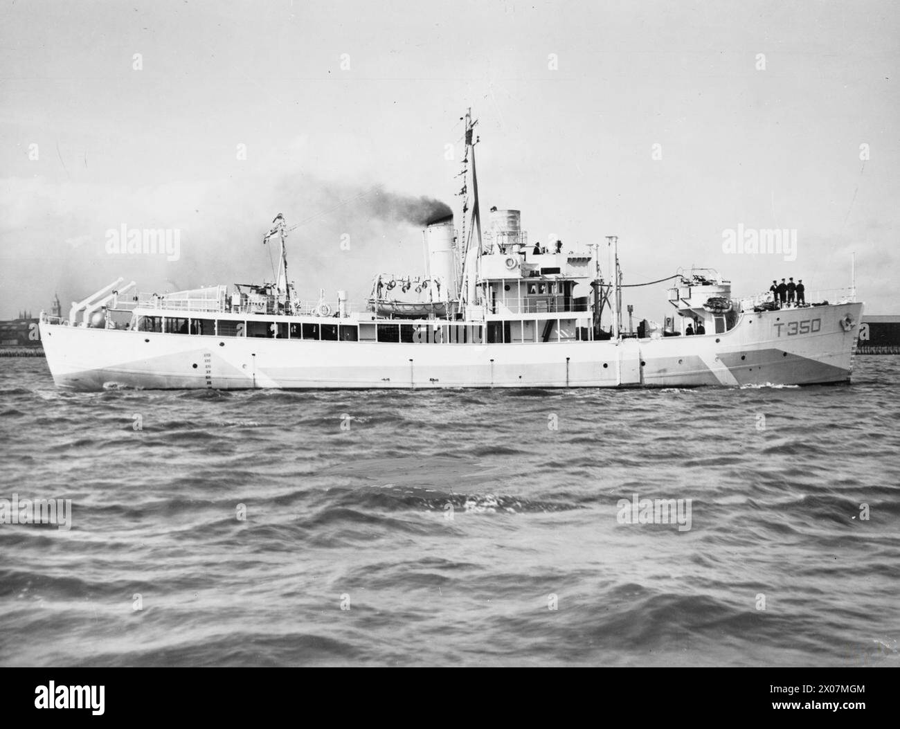 Broadside view hi-res stock photography and images - Alamy