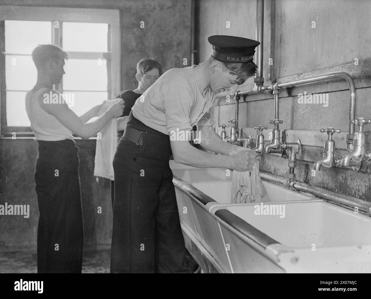 Hms raleigh hi-res stock photography and images - Alamy