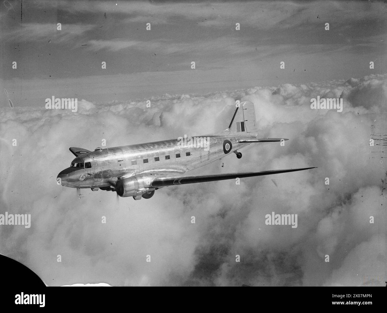 AMERICAN AIRCRAFT IN ROYAL AIR FORCE SERVICE 1939-1945: DOUGLAS DAKOTA ...