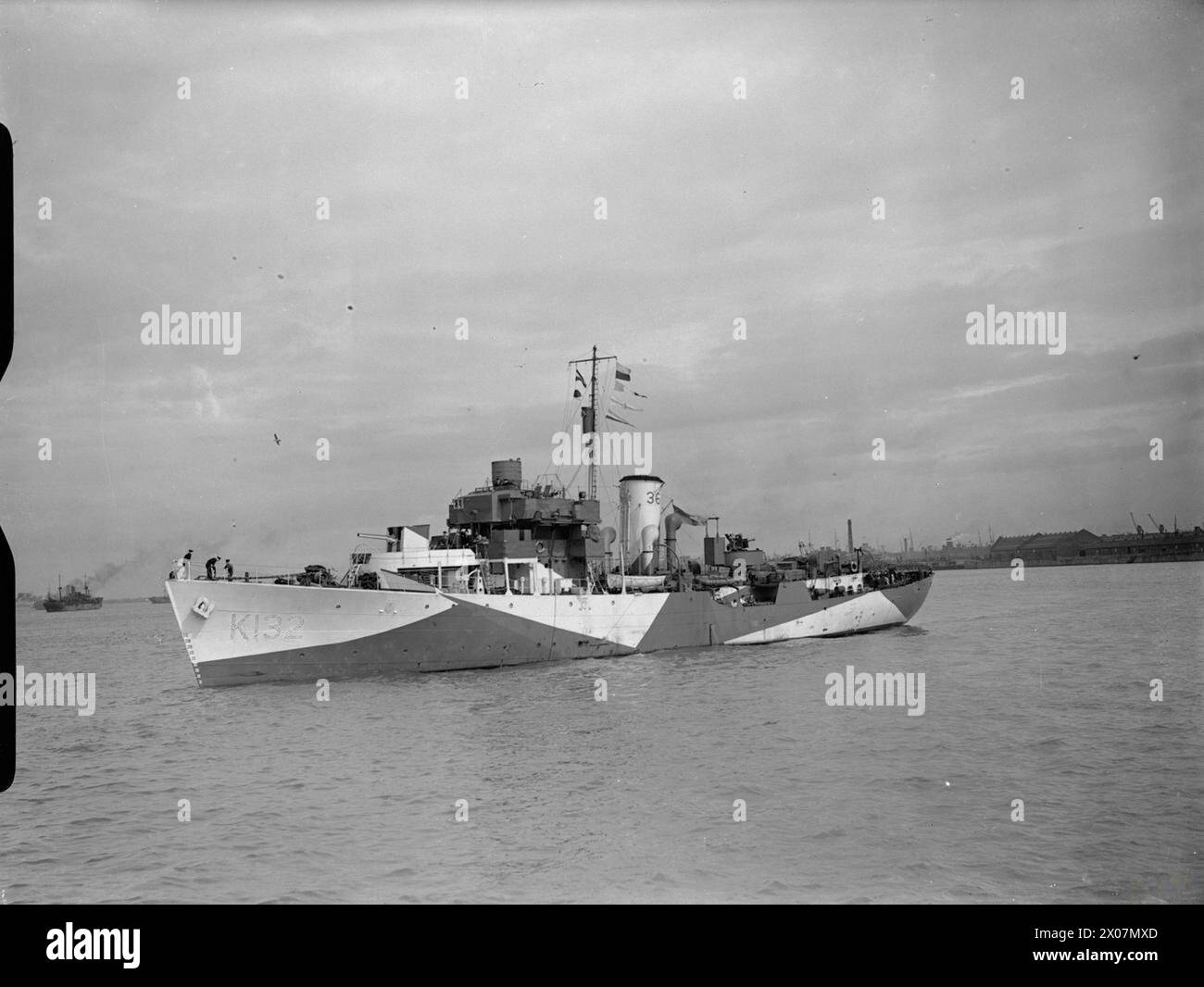 THE ROYAL NAVY DURING THE SECOND WORLD WAR - HMS VETCH in coastal ...