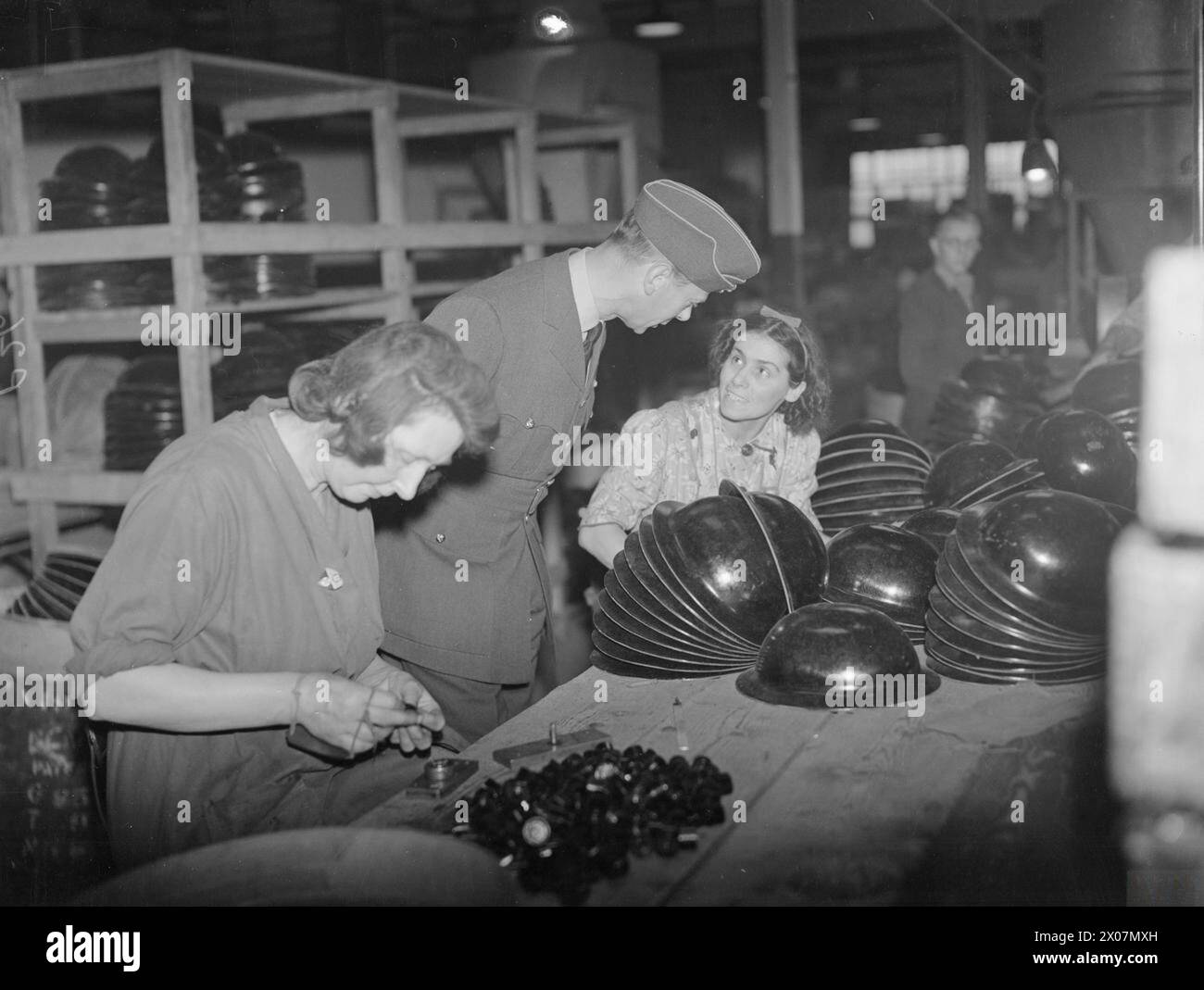 Factory uk workers hi-res stock photography and images - Alamy
