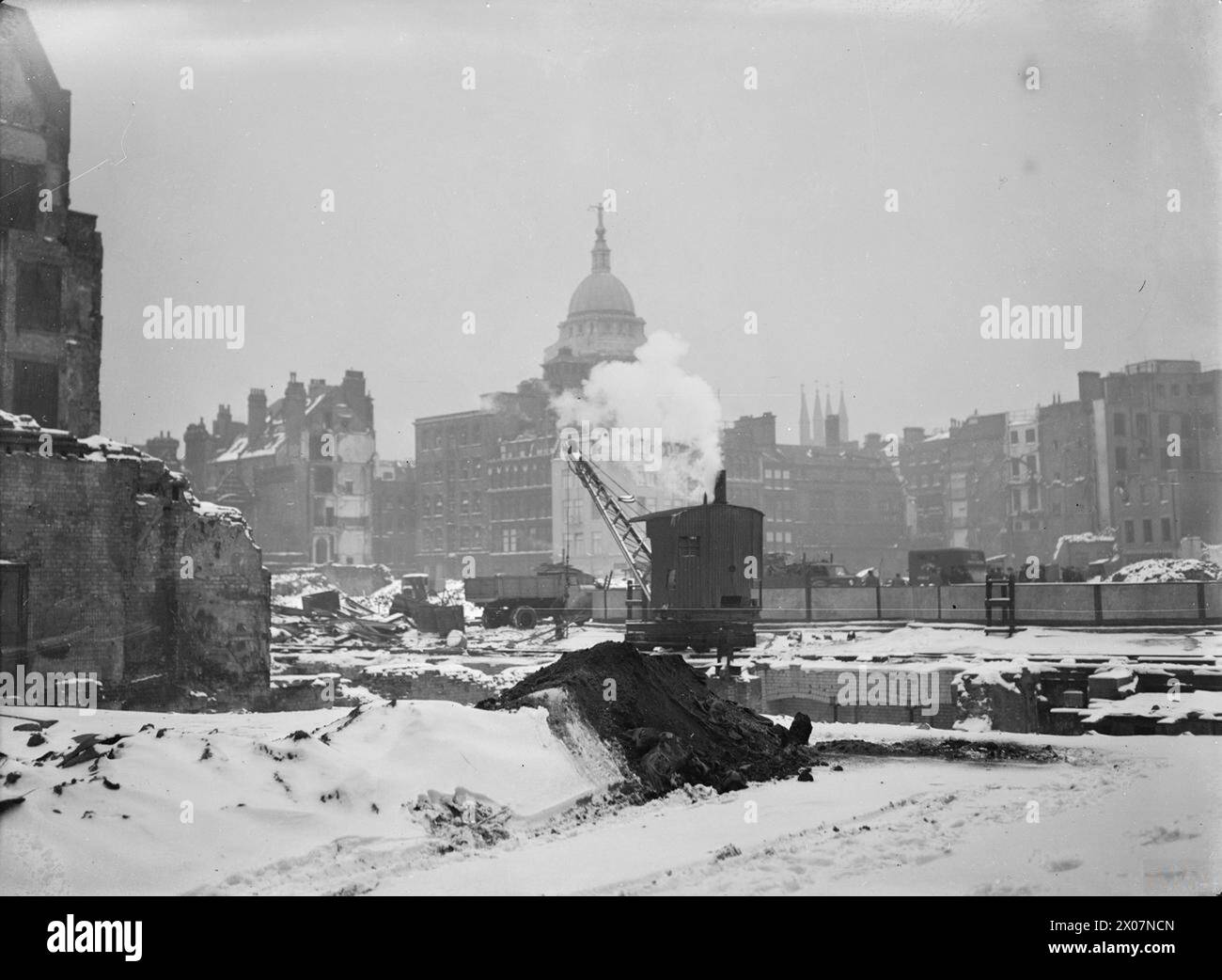 Old bailey bomb damage hi-res stock photography and images - Alamy