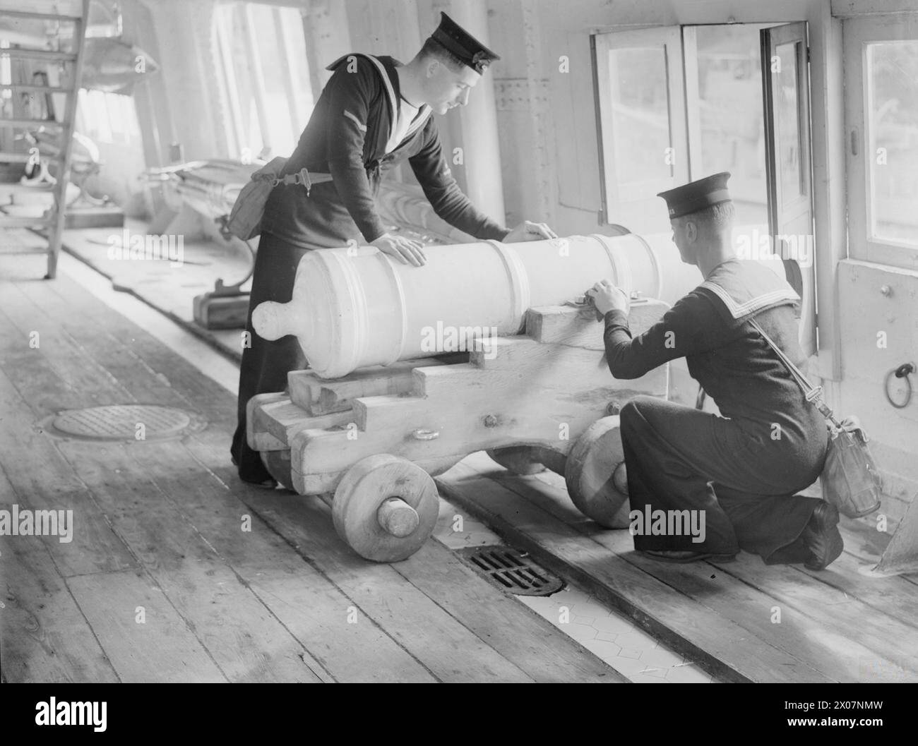 HMS DEFIANCE, TRAINING ESTABLISHMENT. SEPTEMBER 1940, HMS DEFIANCE ...