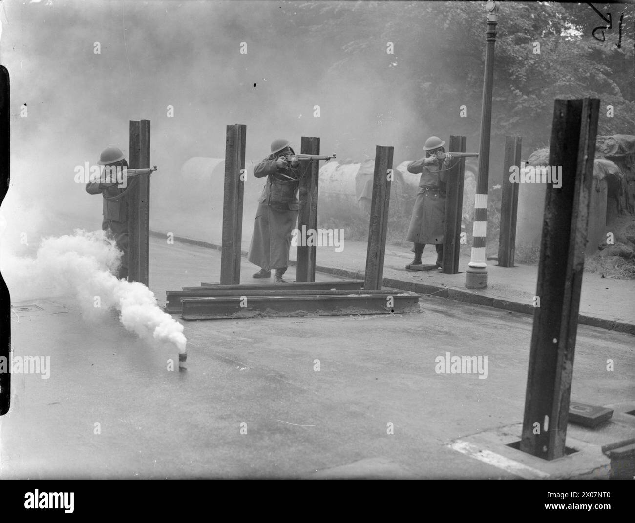 THE HOME GUARD 1939-45 - Home Guard troops defend a roadblock with ...