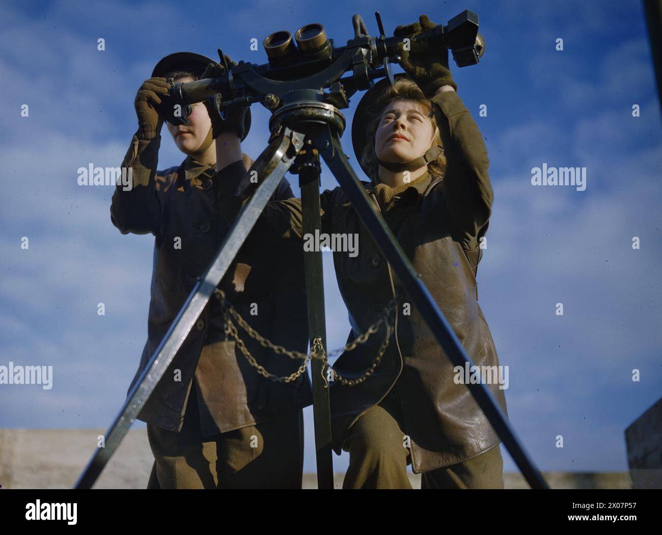 THE AUXILIARY TERRITORIAL SERVICE AT AN ANTI-AIRCRAFT GUN SITE IN ...