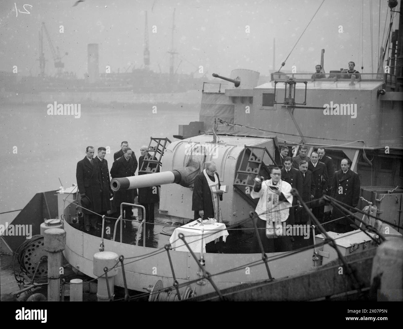 Hms mallow hi-res stock photography and images - Alamy