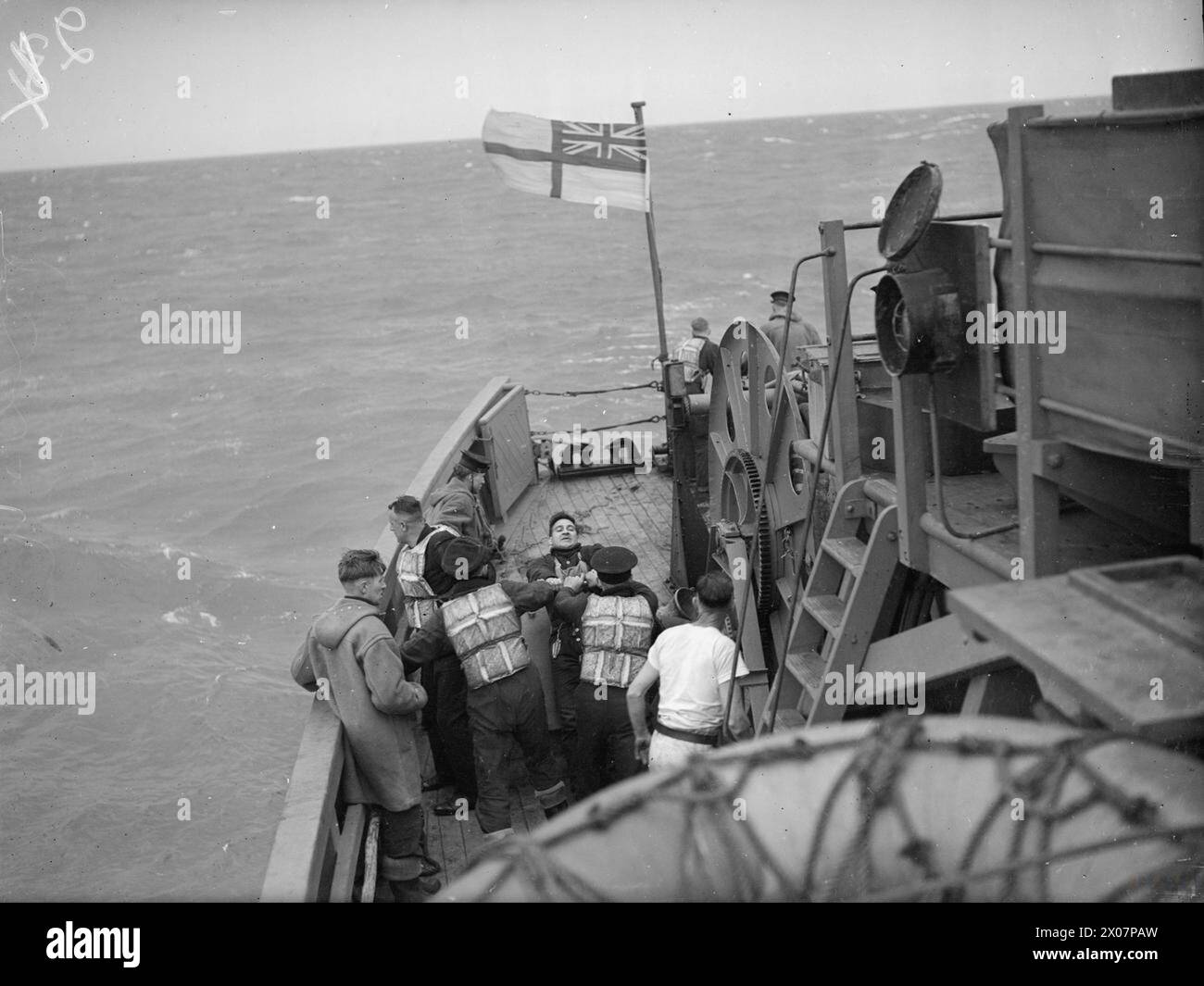 LIFE IN A MOTOR MINESWEEPER ON THE NORTH SEA. MARCH 1943, ON BOARD HM ...