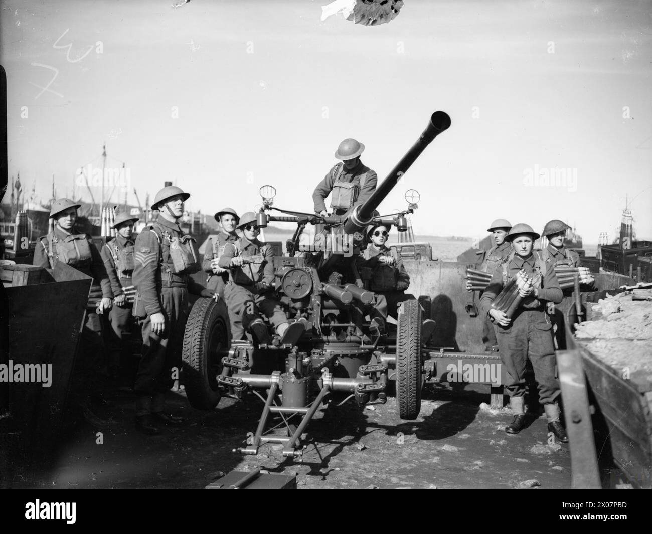 THE BRITISH ARMY IN NORWAY APRIL - JUNE 1940 - Royal Artillery gunners ...